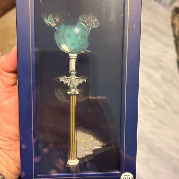 Disney | Accessories | Disney 5th Mickey The Main Attraction The ...